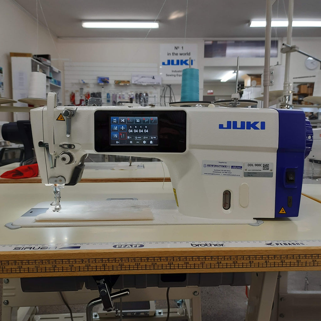 Juki DDL900C Plain Sewing Machine with thread trimmer and foot lift